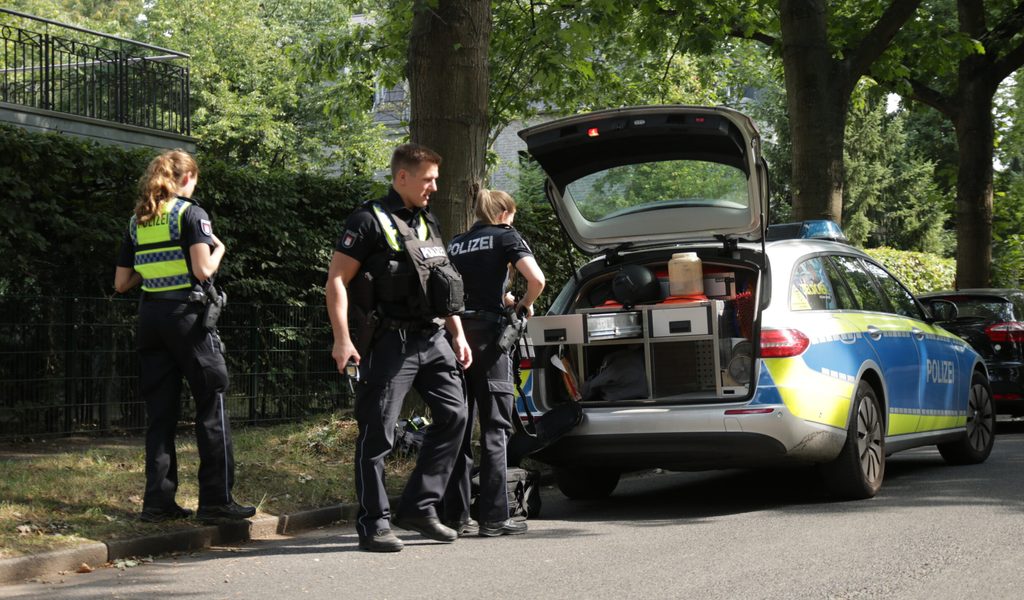 Betrunkener Vater Mit Schusswaffe Sek Einsatz In Hamburg Mopo