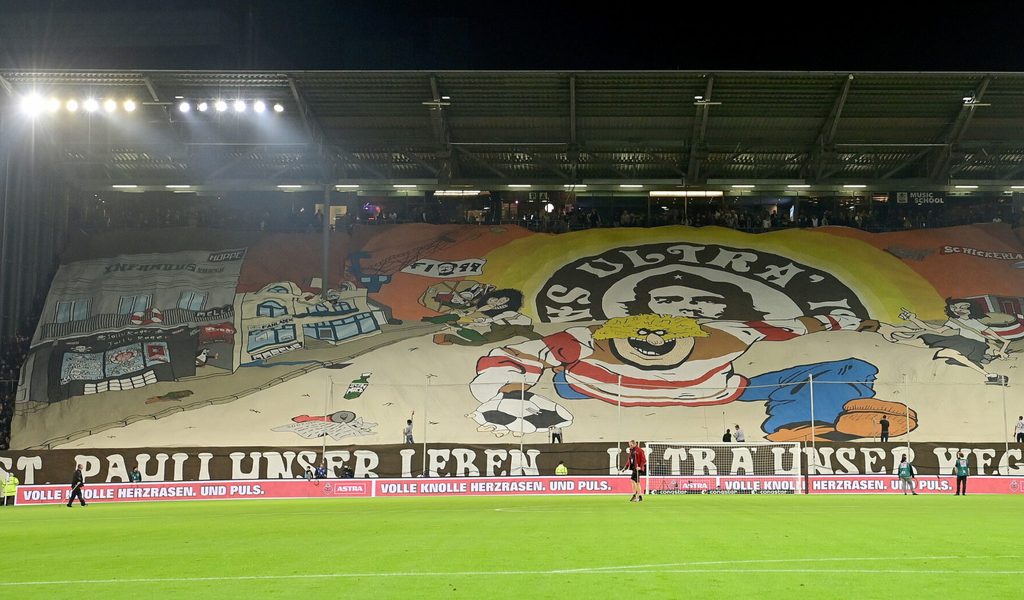 Hartel „liebt“ Es St Pauli Ultras Feiern Sich Mit Mega Choreo Mopo 