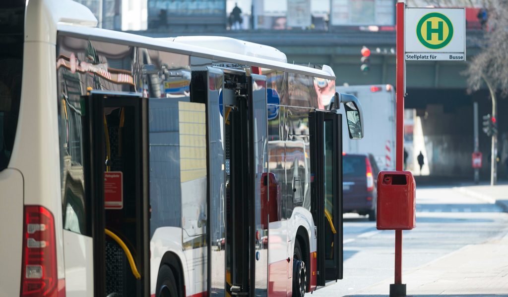 Erklärt: Das müssen Radfahrer an Bushaltestellen beachten | MOPO