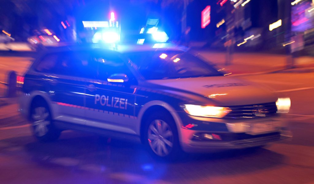 Fehmarn: Mann schlägt erst auf Baum, dann auf Passant ein | MOPO