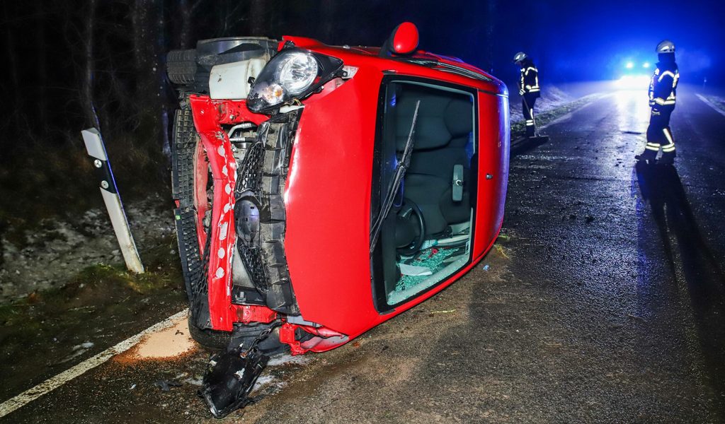 Glätte-Unfall im Norden – Winterdienst auch in Hamburg im Einsatz | MOPO