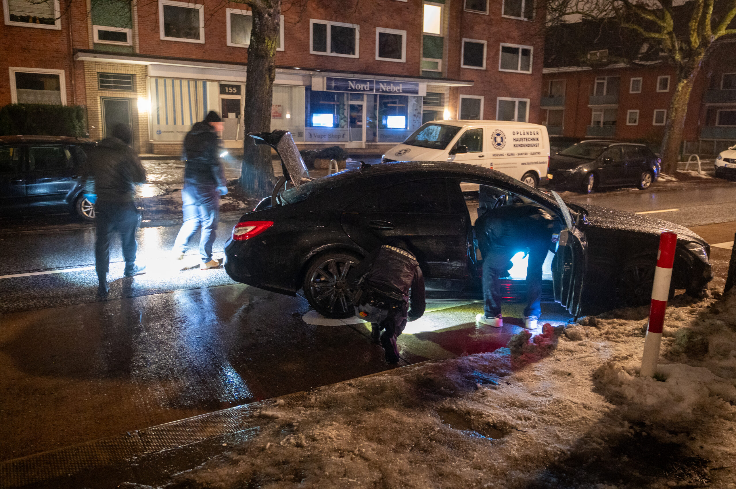 In Tonndorf: Polizei schießt auf Auto | MOPO
